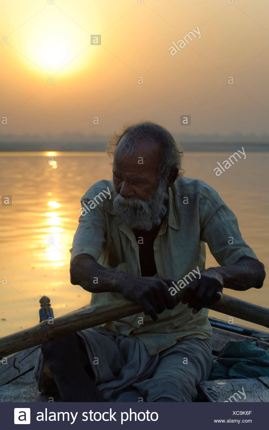 Old Man Rowing Boat Stock Photos & Old Man Rowing Boat Stock Images - Alamy