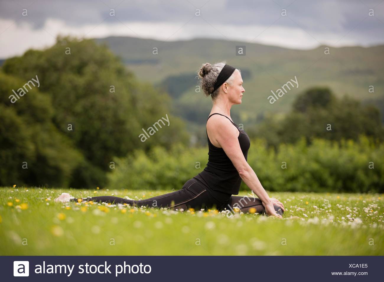 Woman Doing The Splits Stock Photos & Woman Doing The Splits Stock ...