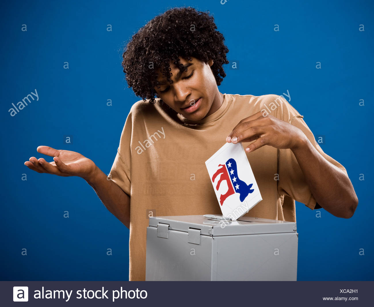 Young Person Voting Stock Photos & Young Person Voting Stock Images - Alamy