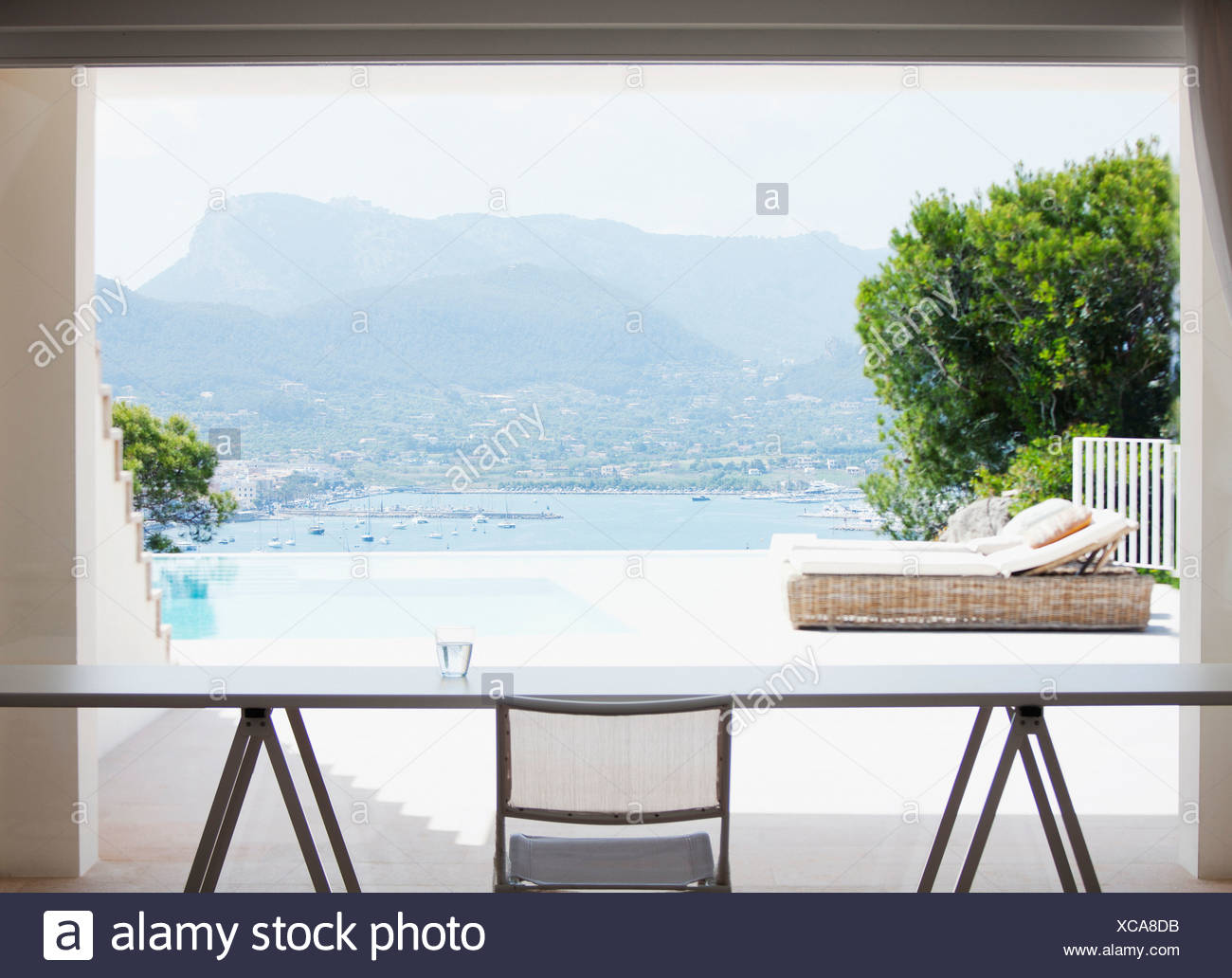 Empty Room And Desk Stock Photos & Empty Room And Desk Stock Images - Alamy