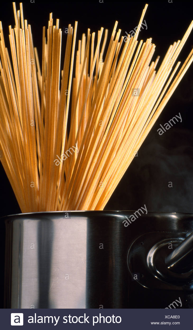 Dry Spaghetti High Resolution Stock Photography and Images - Alamy