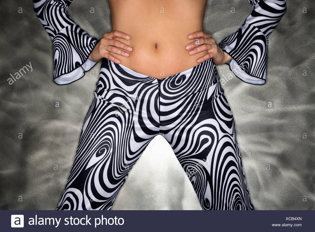 Woman Showing Midriff Stock Photos & Woman Showing Midriff Stock Images ...