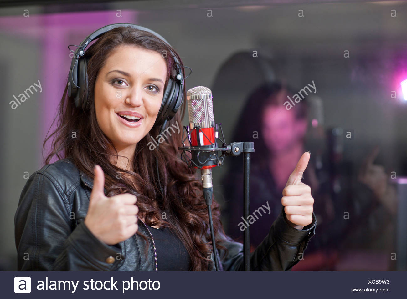 Female Singer High Resolution Stock Photography and Images - Alamy