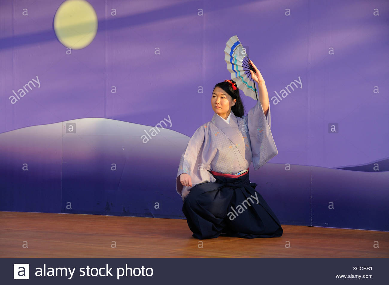 Japanese Fan Dance High Resolution Stock Photography and Images - Alamy