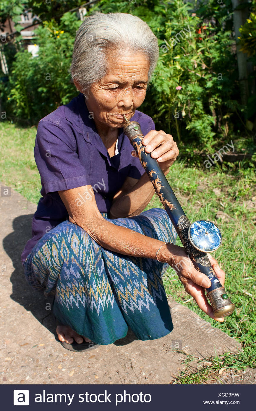 Opium Pipe High Resolution Stock Photography and Images - Alamy