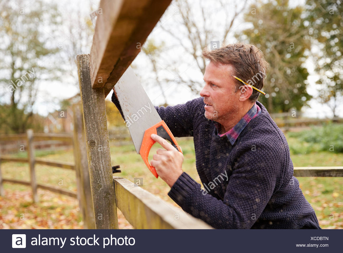 Fixing Fence Stock Photos & Fixing Fence Stock Images - Alamy
