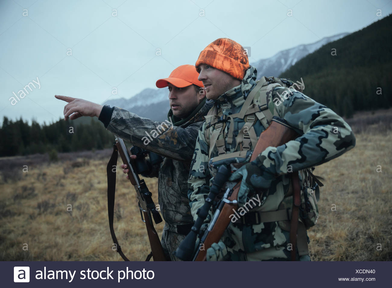 Man Pointing Gun Stock Photos & Man Pointing Gun Stock Images - Alamy