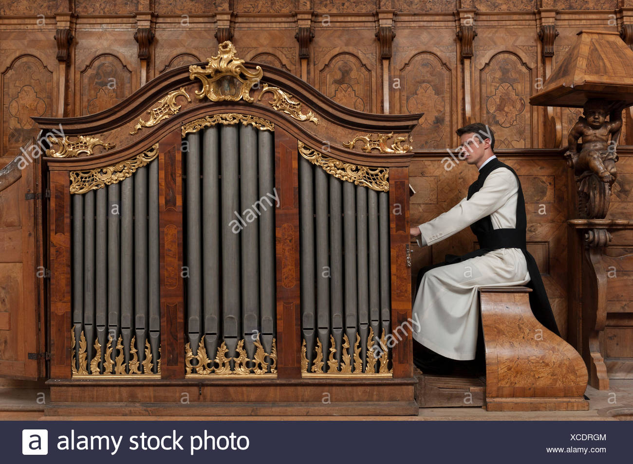 Choir And Organ High Resolution Stock Photography and Images - Alamy