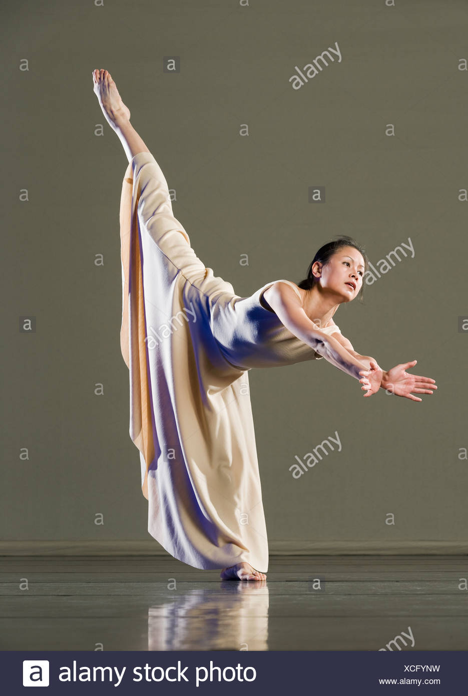 Chinese Female Dancing High Resolution Stock Photography and Images - Alamy