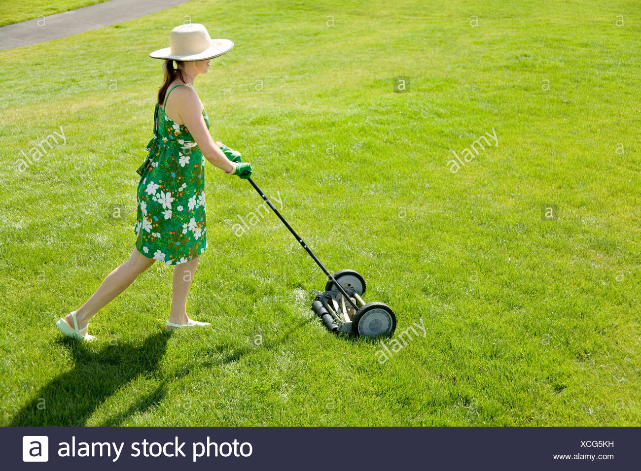 Woman Pushing Lawn Mower High Resolution Stock Photography and Images ...