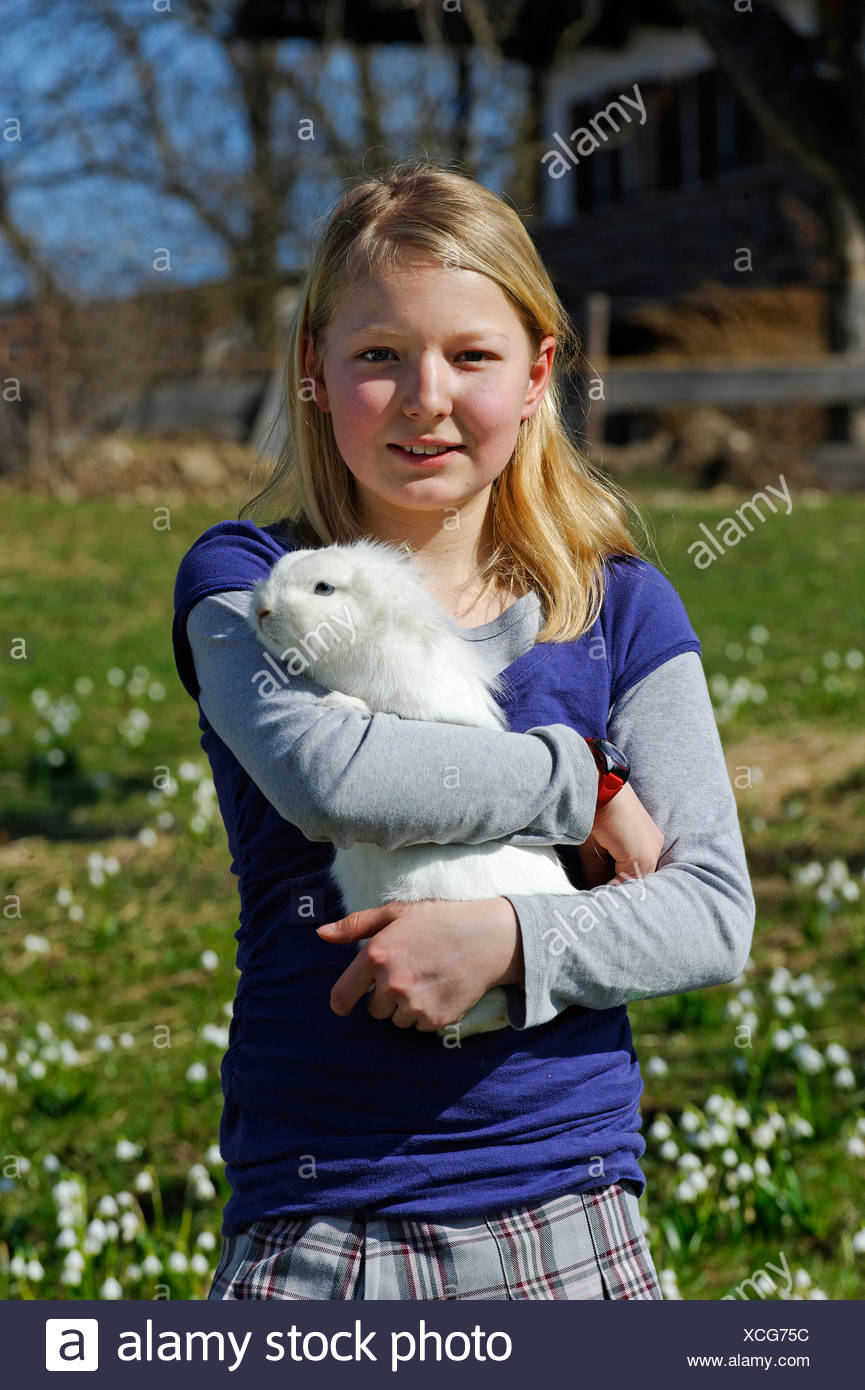 Rabbit Pictures High Resolution Stock Photography and Images - Alamy