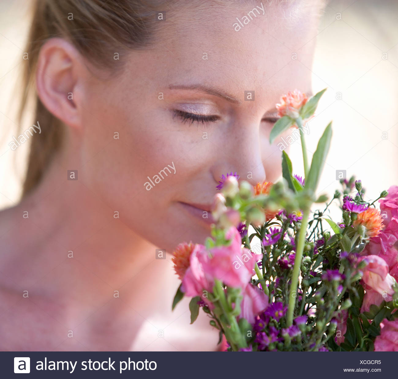 Sniffing Flowers Stock Photos & Sniffing Flowers Stock Images - Alamy