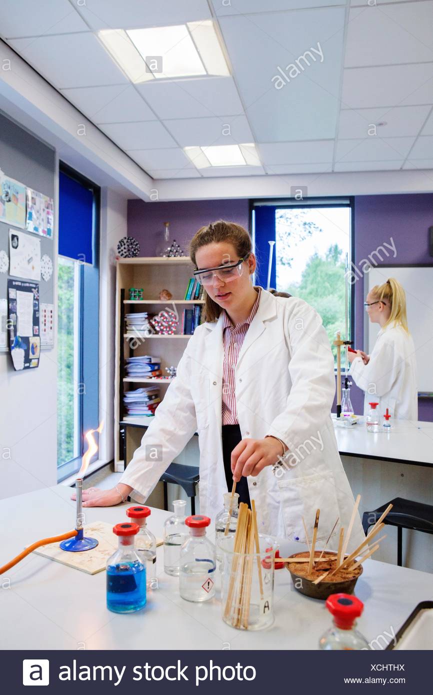 High School Students Chemistry Lab Stock Photos & High School Students ...