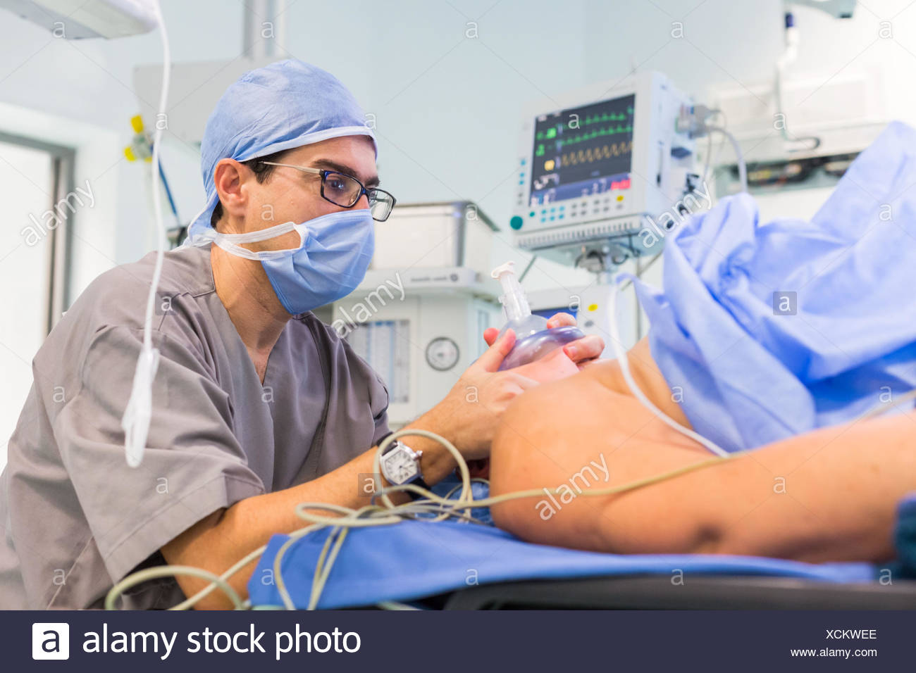 Anesthesia Mask Stock Photos & Anesthesia Mask Stock Images - Alamy