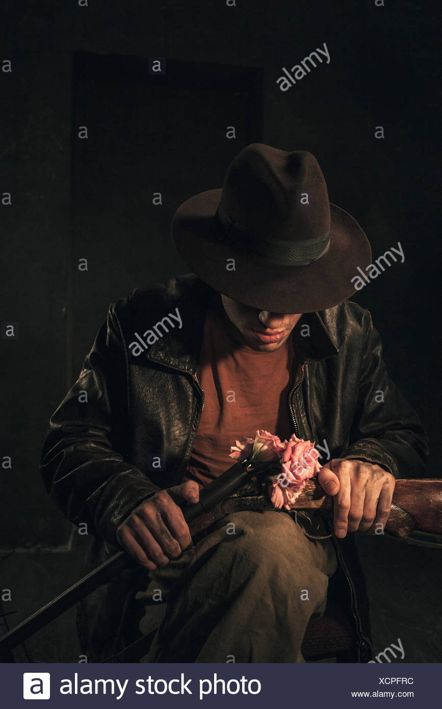 Cowboy With Rifle Stock Photos & Cowboy With Rifle Stock Images - Alamy