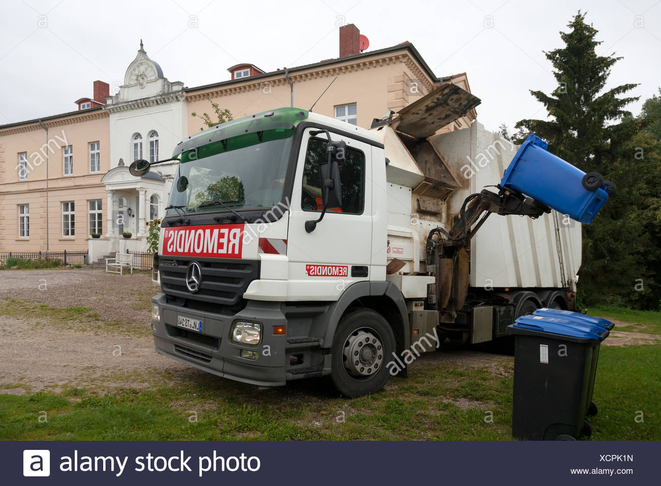 Bin Lorries High Resolution Stock Photography and Images - Alamy