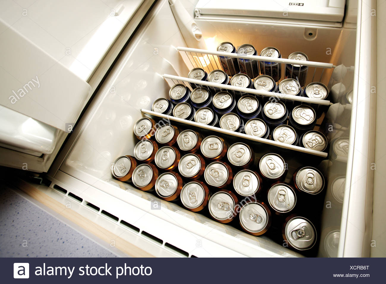 Row Of Beer Cans High Resolution Stock Photography and Images - Alamy