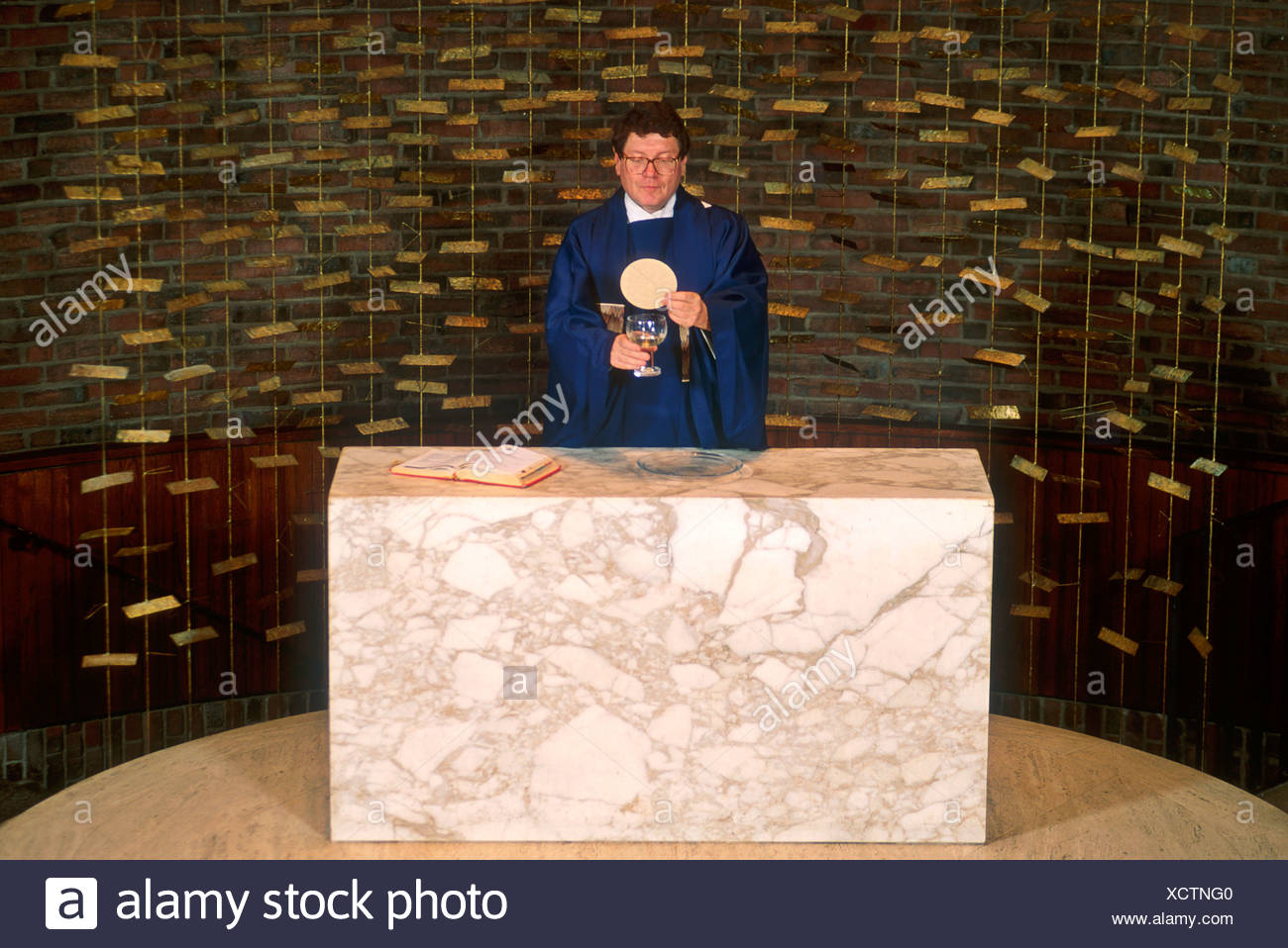 Priest Celebrating Catholic Mass Stock Photos & Priest Celebrating ...
