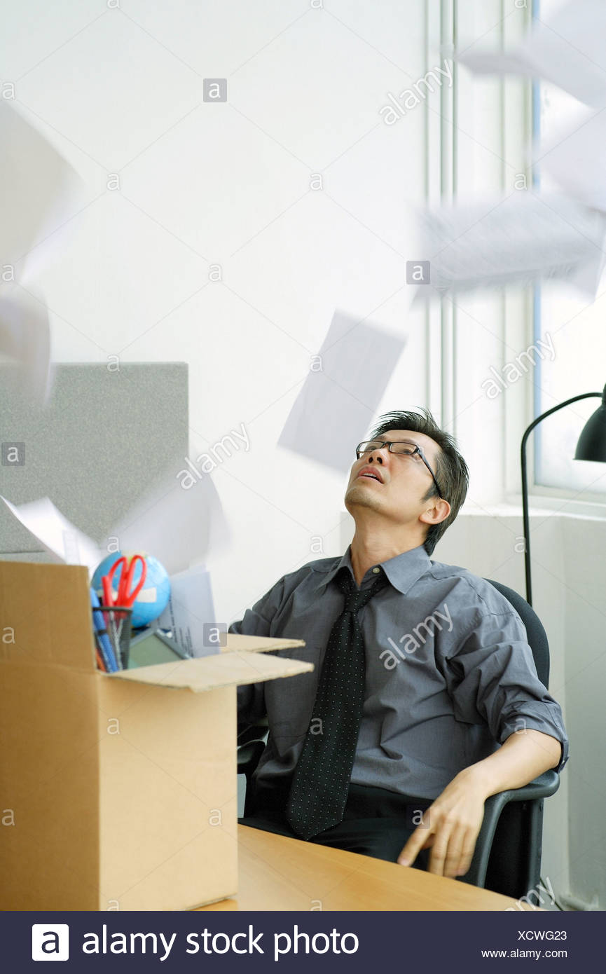 Papers Falling Stock Photos & Papers Falling Stock Images - Alamy