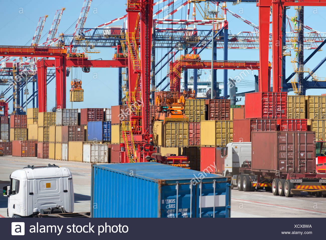 Loading Dock Trucks Stock Photos & Loading Dock Trucks Stock Images - Alamy