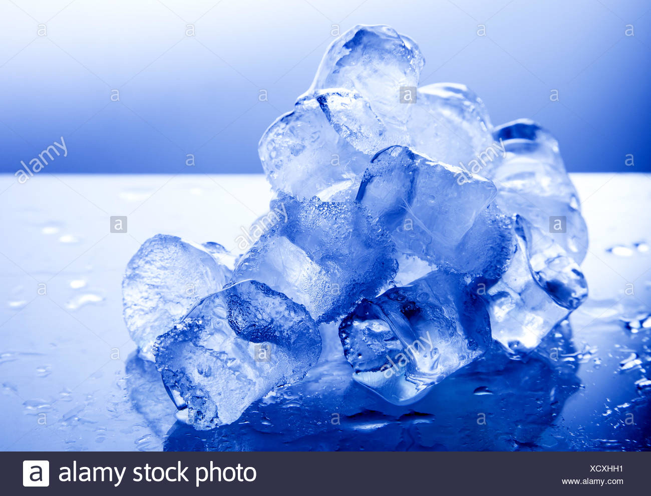 Ice Cubes Melting Stock Photos & Ice Cubes Melting Stock Images - Alamy