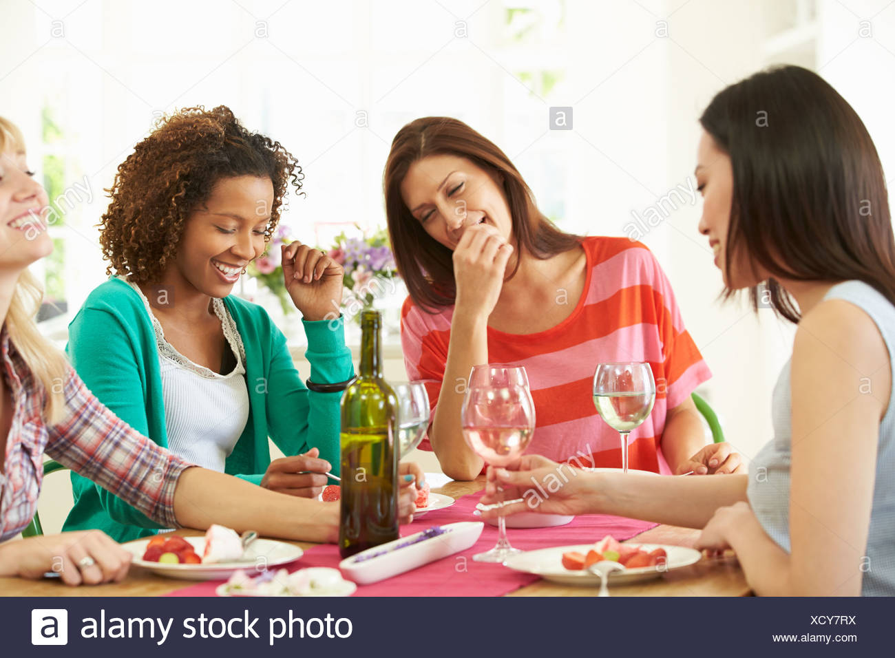 Women Sitting Around Kitchen Table Stock Photos & Women Sitting Around ...