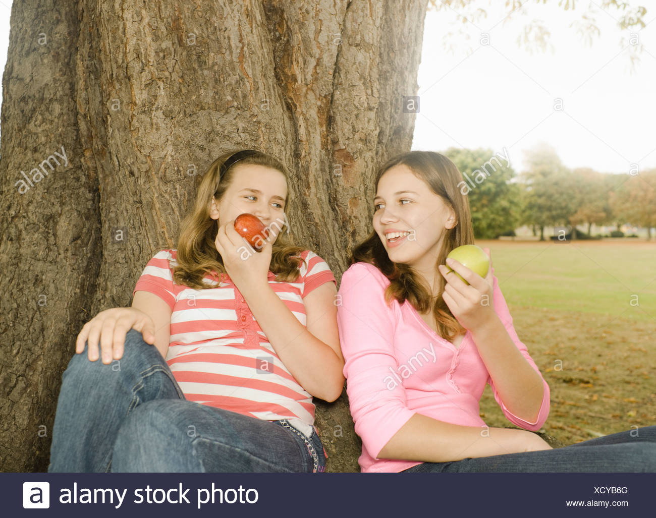 Girls Apples High Resolution Stock Photography and Images - Alamy