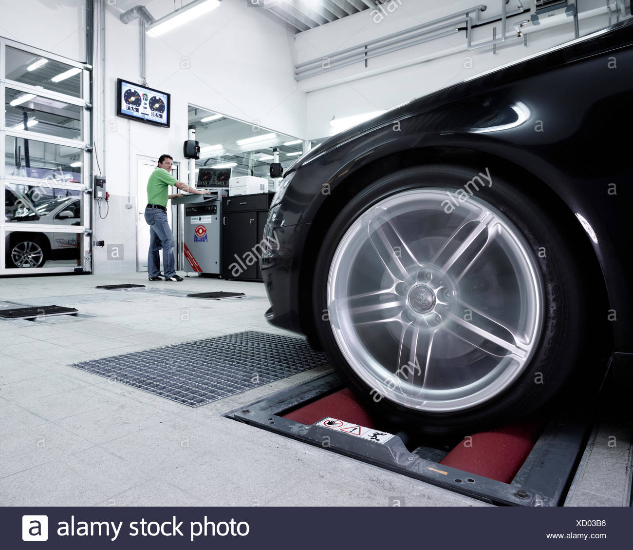 Emissions Test Car High Resolution Stock Photography and Images - Alamy