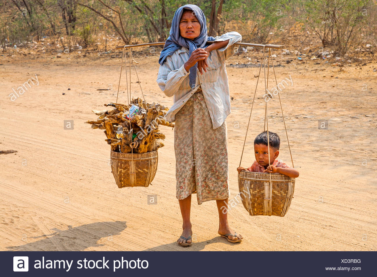 Shoulder Yoke Stock Photos & Shoulder Yoke Stock Images - Alamy