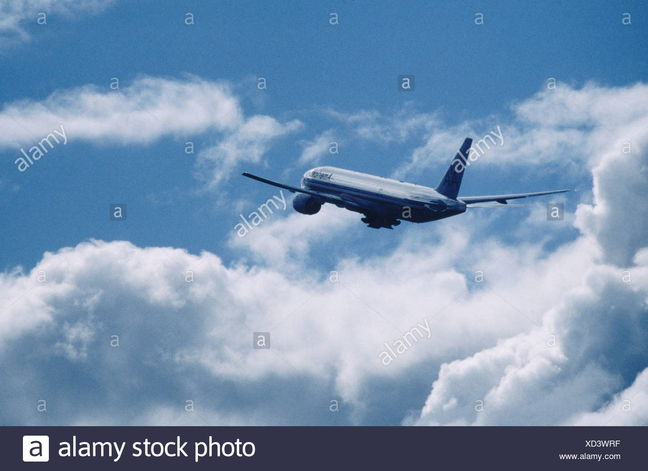 American Airlines 777 In Flight High Resolution Stock Photography and ...