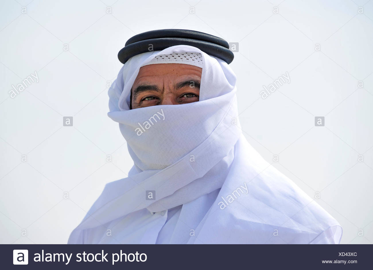 Traditional Qatari Dress Stock Photos & Traditional Qatari Dress Stock ...