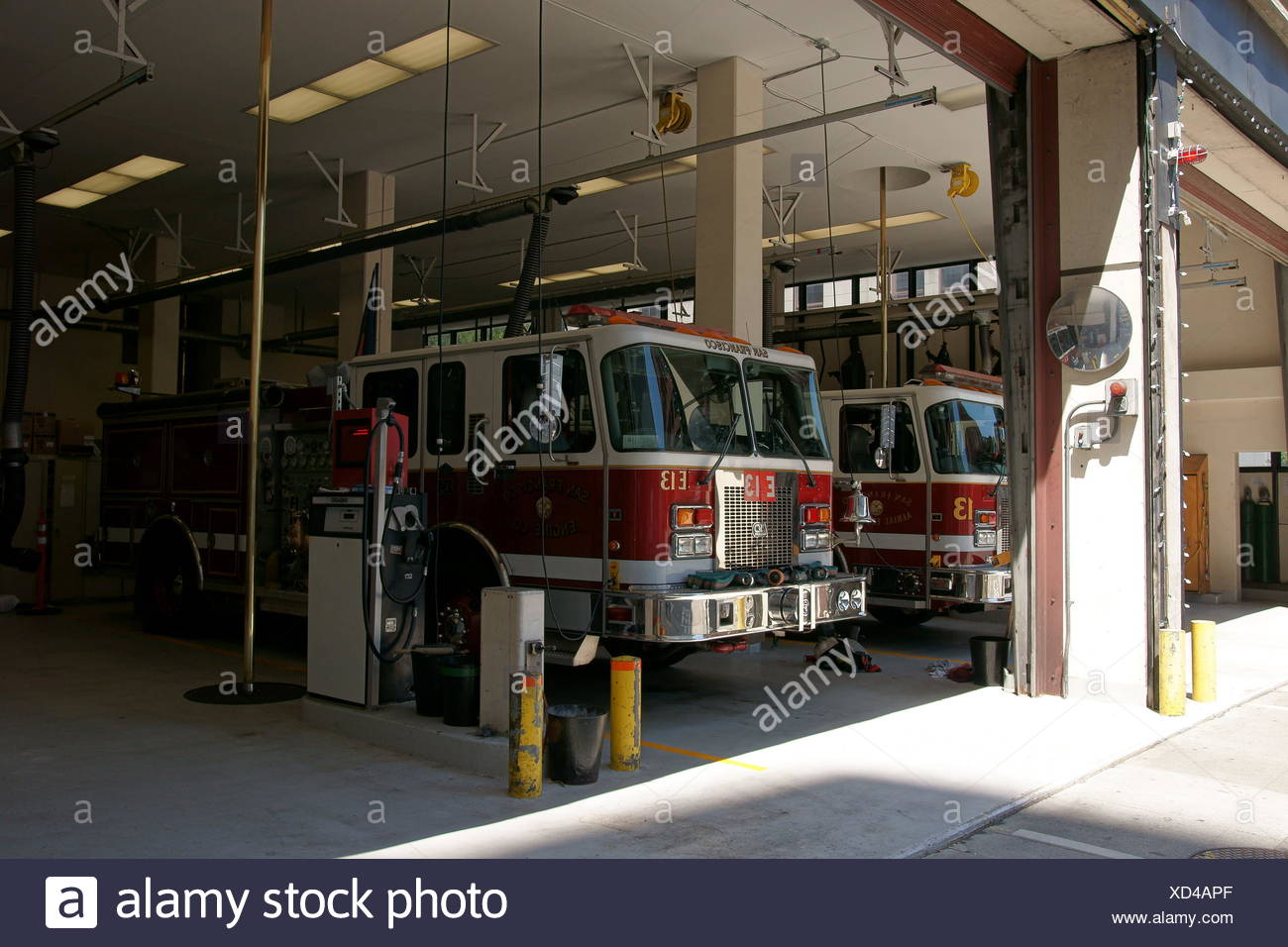 Ambulance Garage Stock Photos & Ambulance Garage Stock Images - Alamy