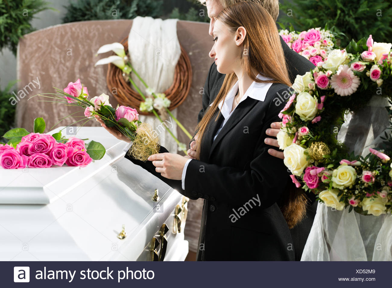 People Mourning Coffin High Resolution Stock Photography and Images - Alamy