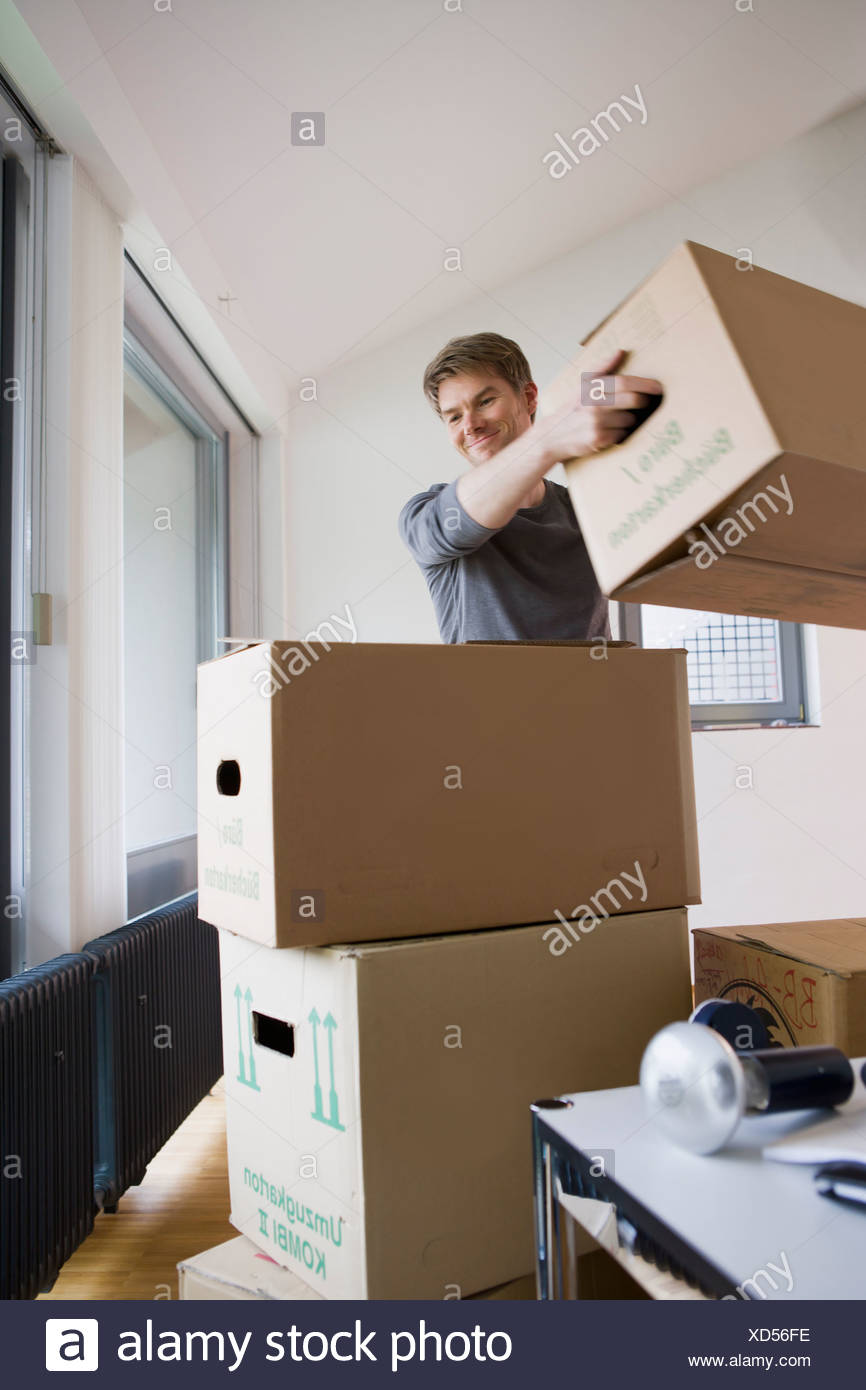 Packing Stacking Boxes High Resolution Stock Photography and Images - Alamy