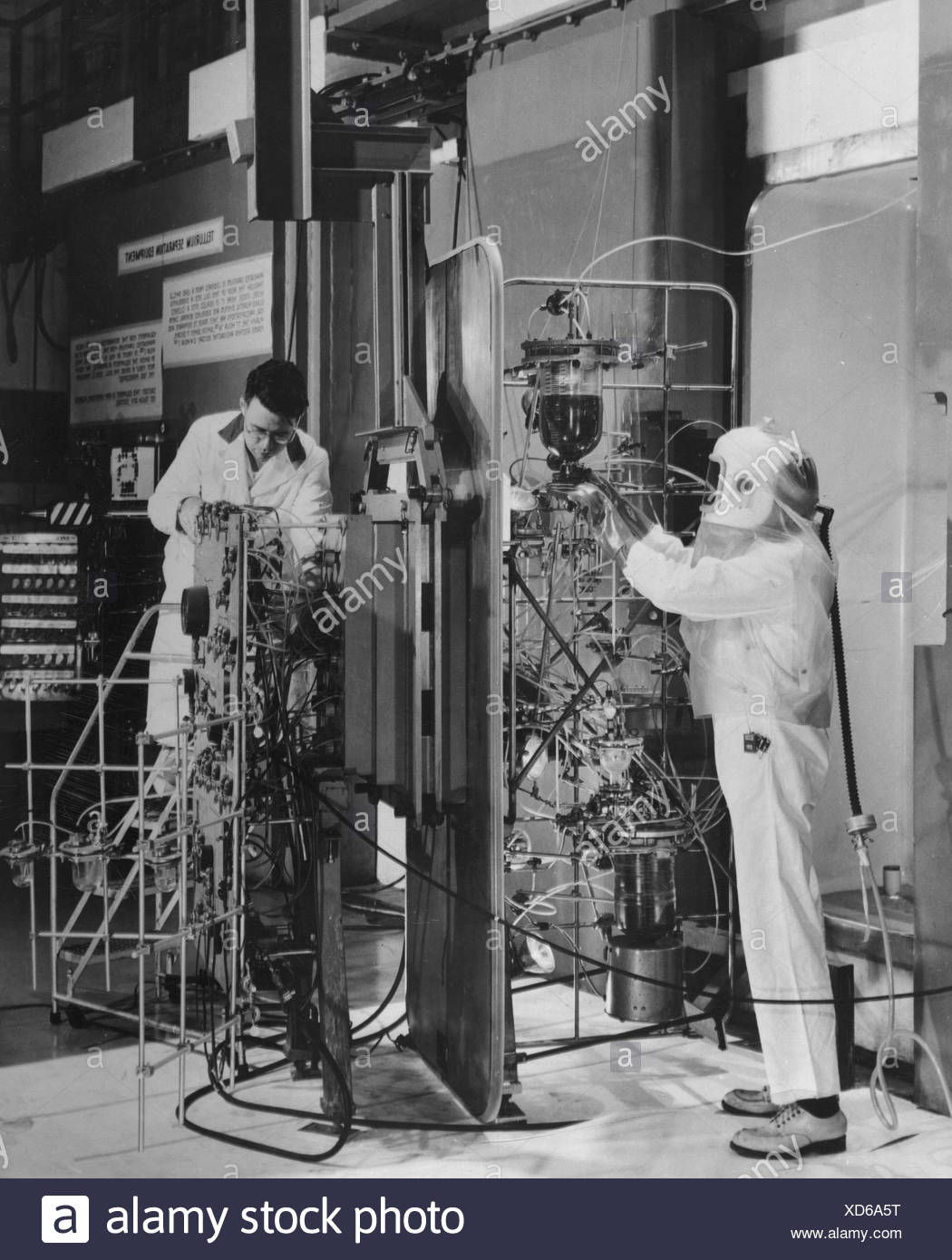 1970s Men Working High Resolution Stock Photography and Images - Alamy