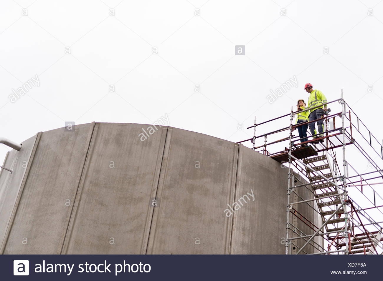 Construction Worker On Scaffolding High Resolution Stock Photography ...