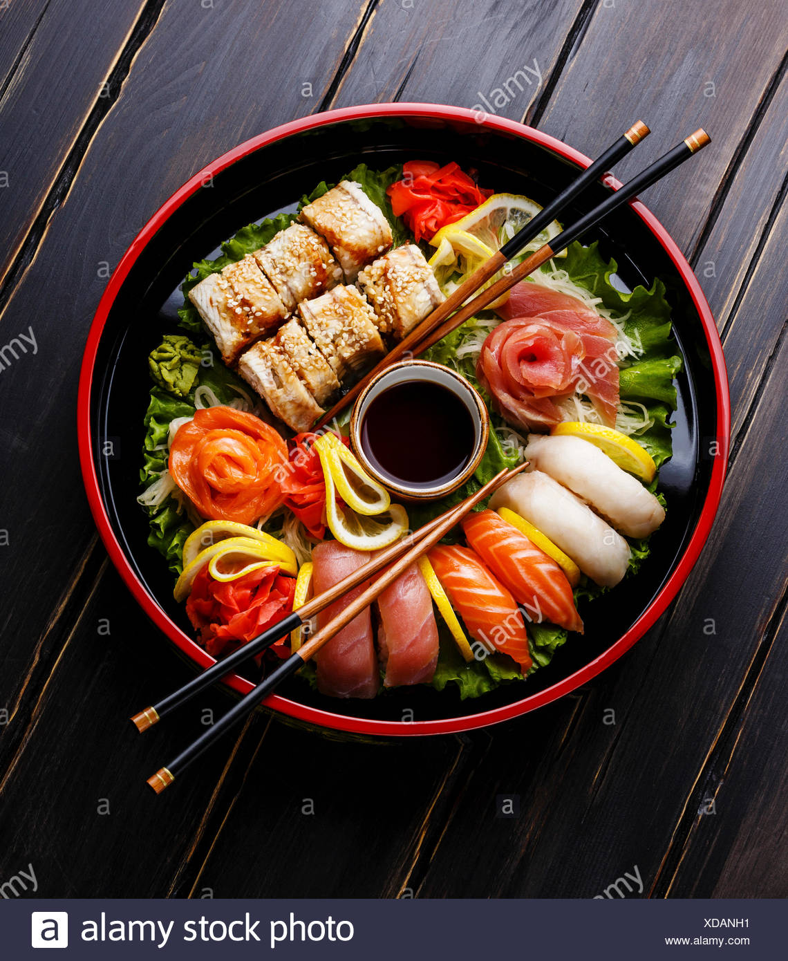 Black Round Plate High Resolution Stock Photography and Images - Alamy
