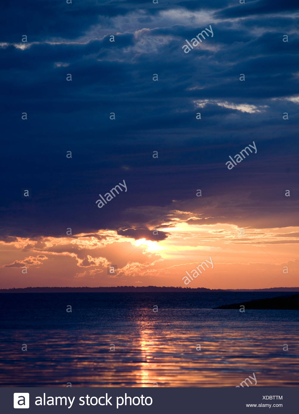 Sun Setting Over Sea Stock Photos & Sun Setting Over Sea Stock Images ...