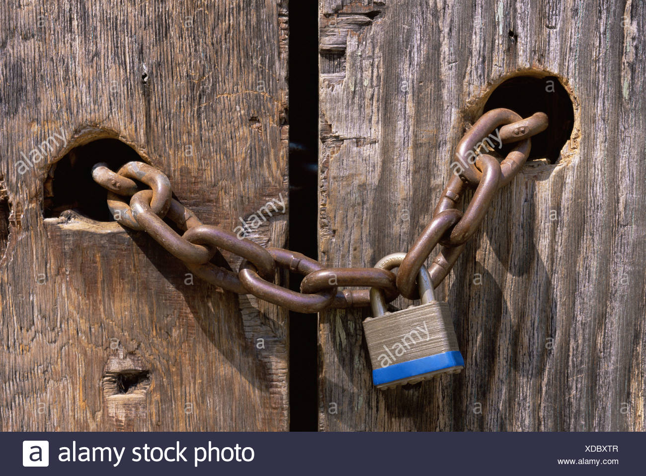 Door Security Chain High Resolution Stock Photography and Images - Alamy