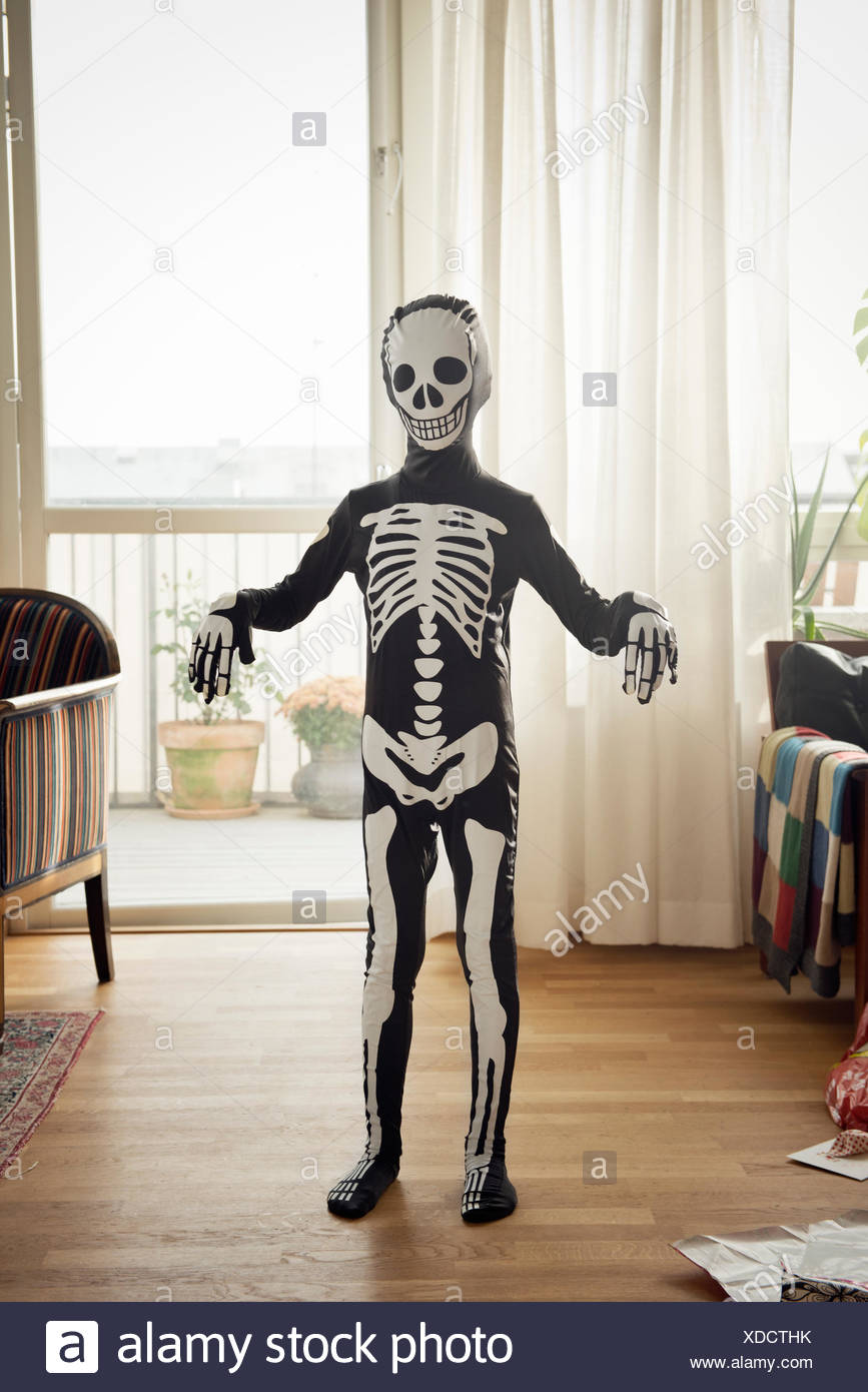 Human Skeleton Full Length Stock Photos & Human Skeleton Full Length ...