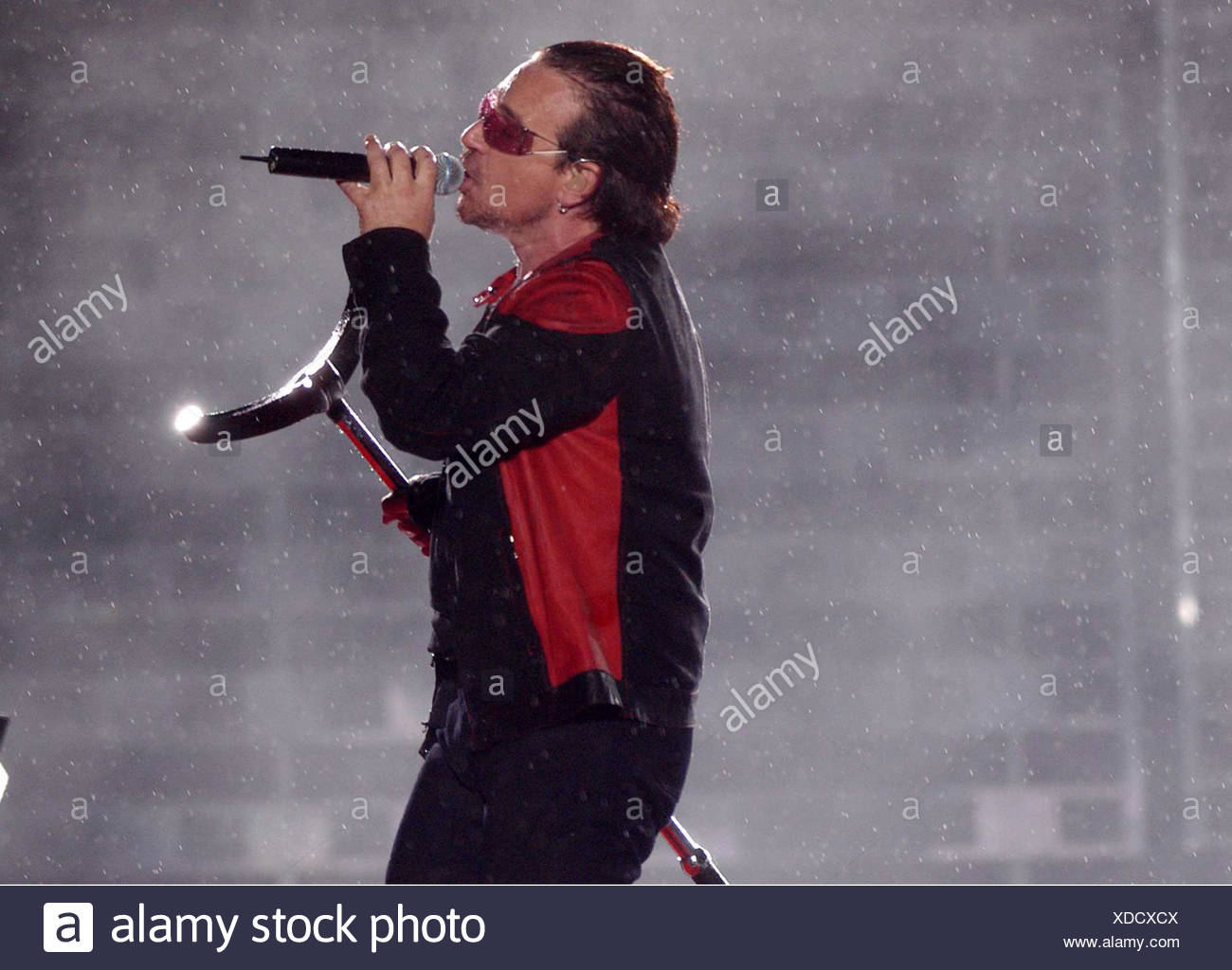 Bono Singing Stock Photos & Bono Singing Stock Images - Alamy