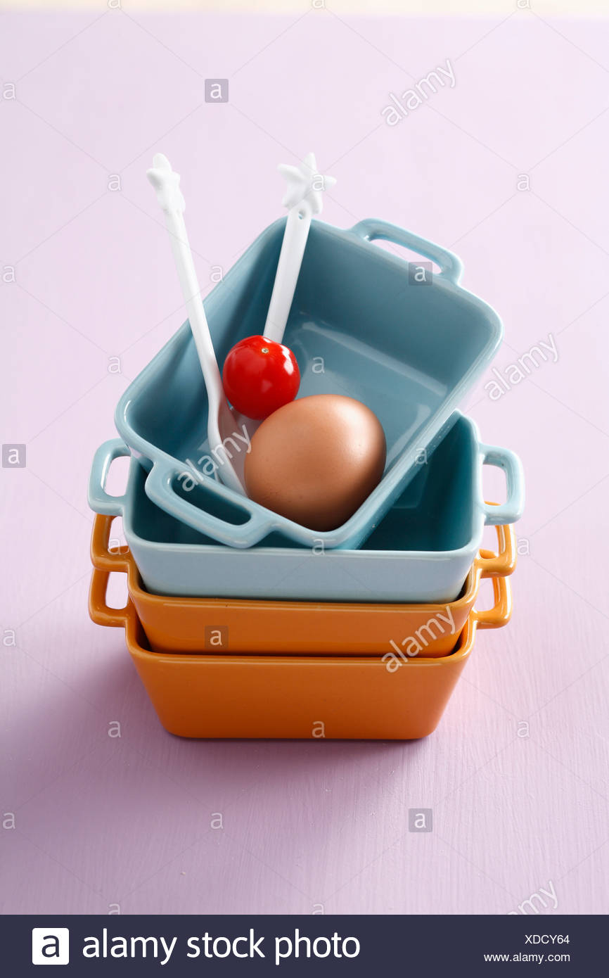 Pile Of Dishes High Resolution Stock Photography and Images - Alamy