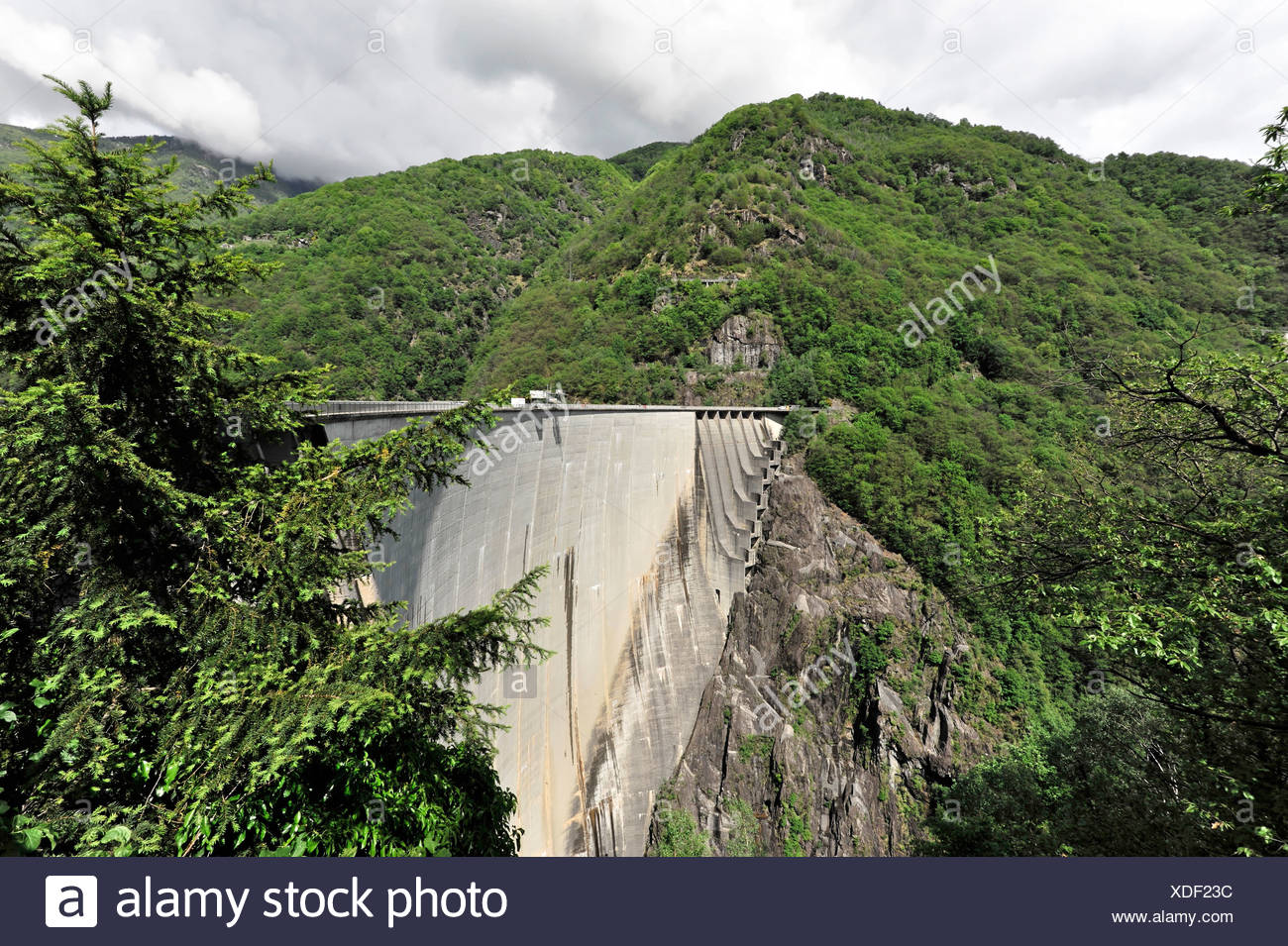 Bungee Jump Verzasca Dam Switzerland High Resolution Stock Photography ...