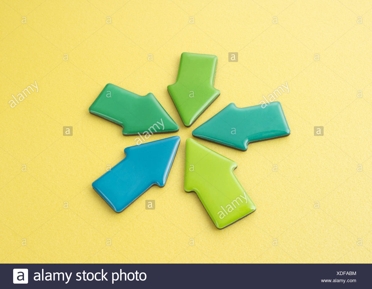 Arrows Pointing Center High Resolution Stock Photography and Images - Alamy