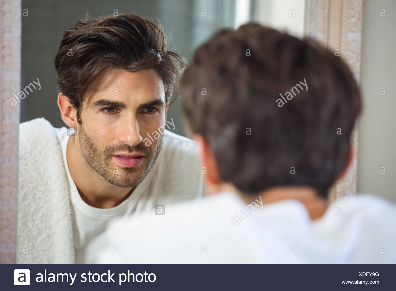 Man Looking Himself In Mirror Stock Photos & Man Looking Himself In ...