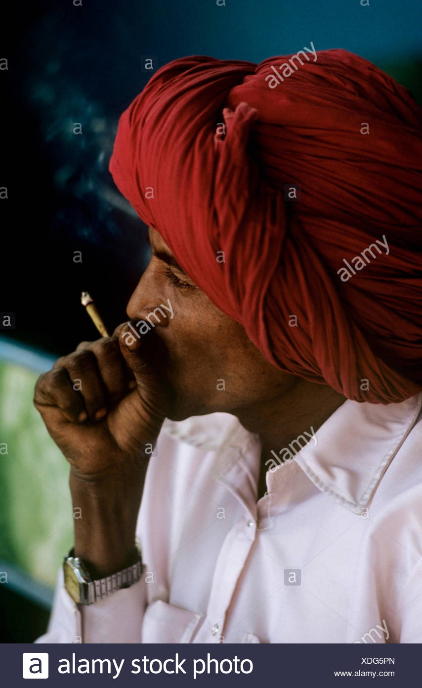 Smoking Bidi High Resolution Stock Photography and Images - Alamy