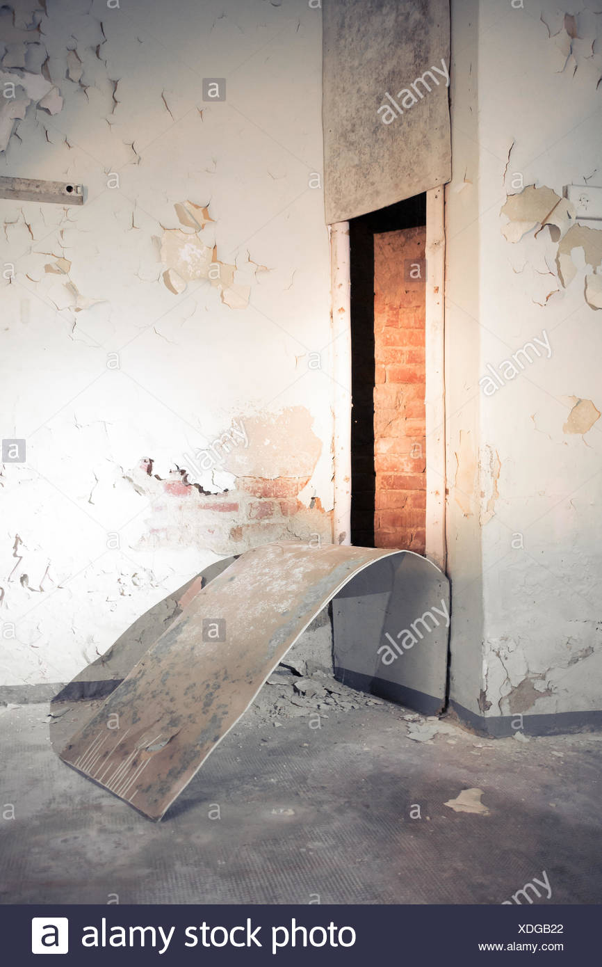 Breakthrough Wall Stock Photos & Breakthrough Wall Stock Images - Alamy