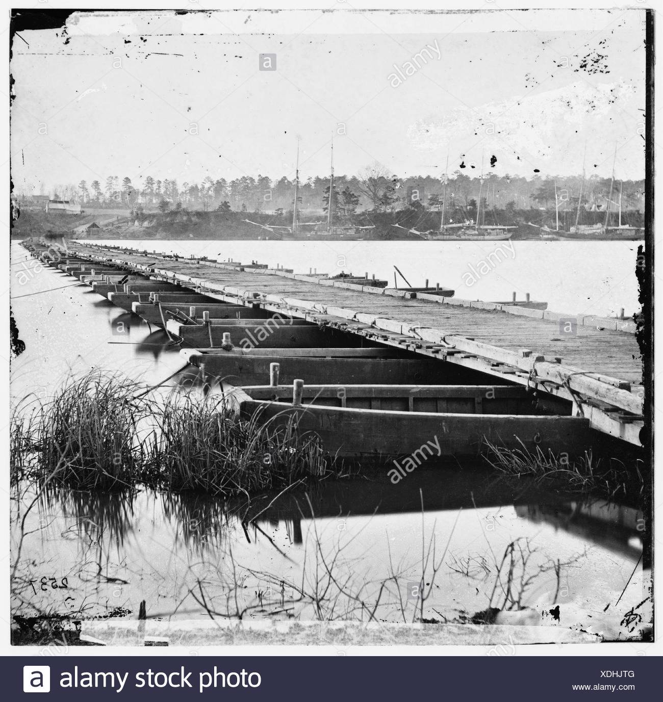 Pontoon Bridge Civil War Stock Photos & Pontoon Bridge Civil War Stock ...
