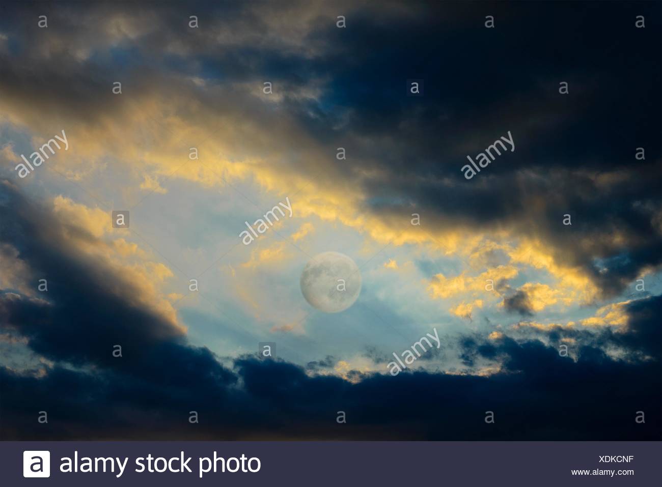Rain Full Moon High Resolution Stock Photography and Images - Alamy