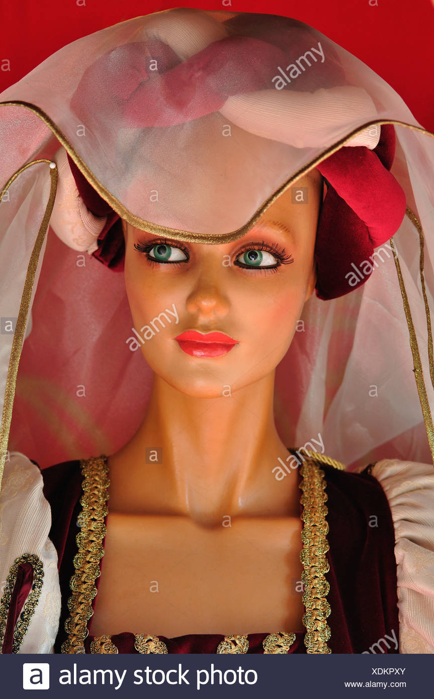 Mannequin Medieval Clothing Stock Photos & Mannequin Medieval Clothing ...